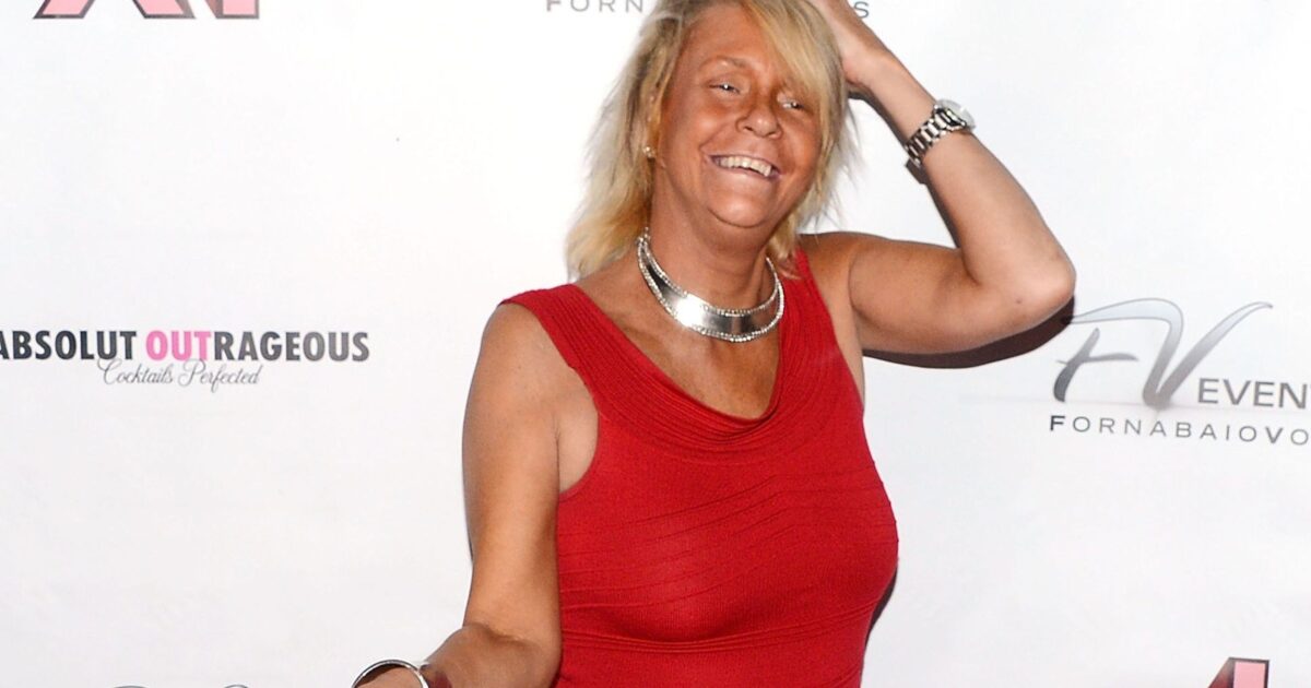 Tan Mom-Story About Her Weird Life - Chart Attack