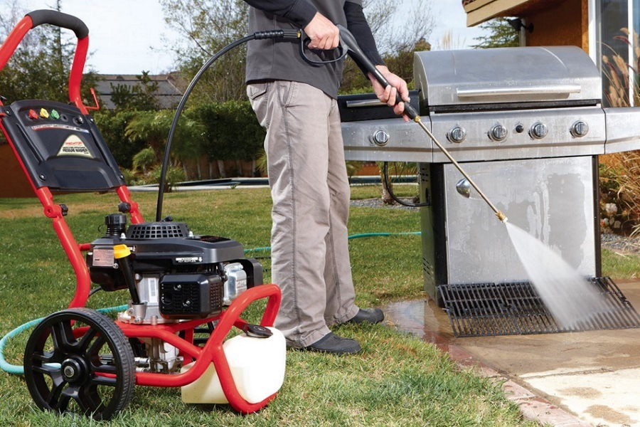 Buying Guide: The Best Pressure Washer For Your Backyard