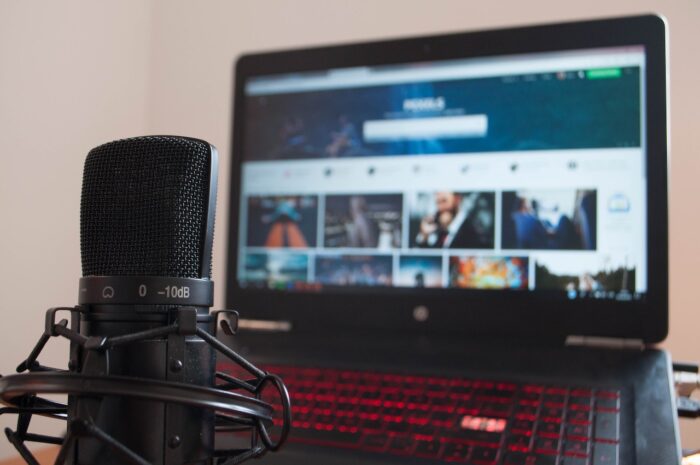 How to Use A Bluetooth Microphone for Live Streaming - Chart Attack