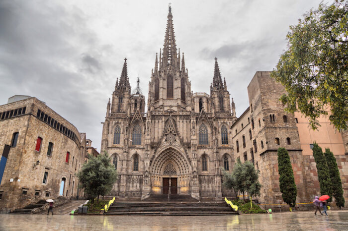 8 Essential Things to Do in Barcelona, Spain - Chart Attack