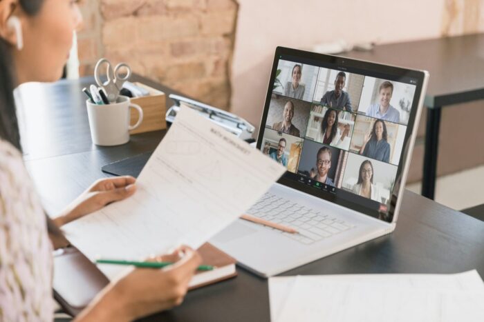 How to Enhance Virtual Learning Through Laptop Screen Extenders - Chart ...