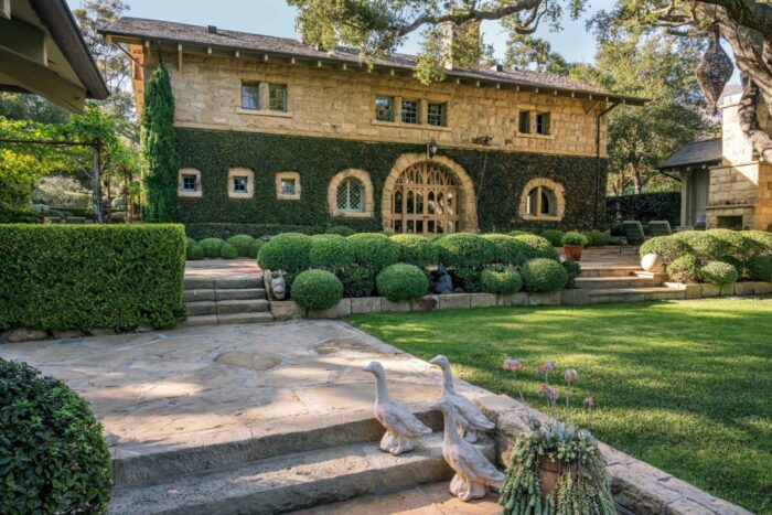 Celebrity Architects: The Minds Behind the Homes of the Rich and Famous ...