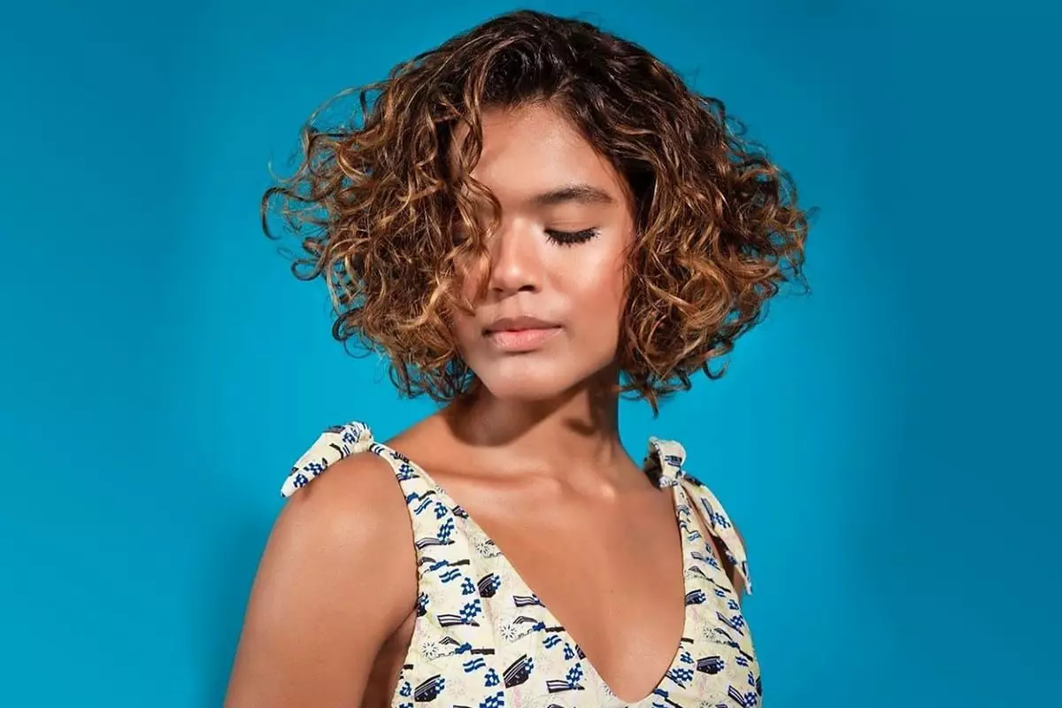 How to Style Short Curly Hair: Quick and Chic Tips for Every Curl ...