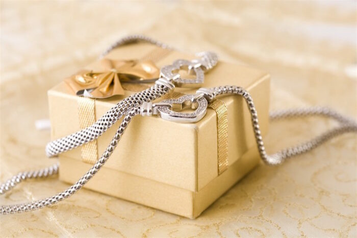 Gifting Jewelry: Tips and Etiquette for the Perfect Present - Chart Attack
