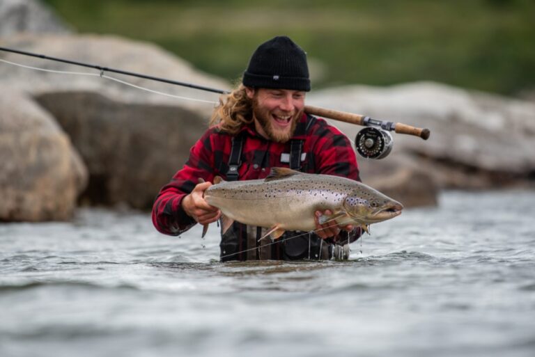 Guide to Salmon Fishing ─ Tips, Techniques & Best Locations - Chart Attack